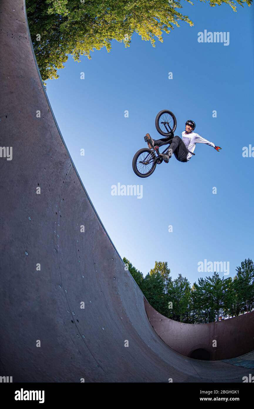 Quarter pipe hi-res stock photography and images - Alamy