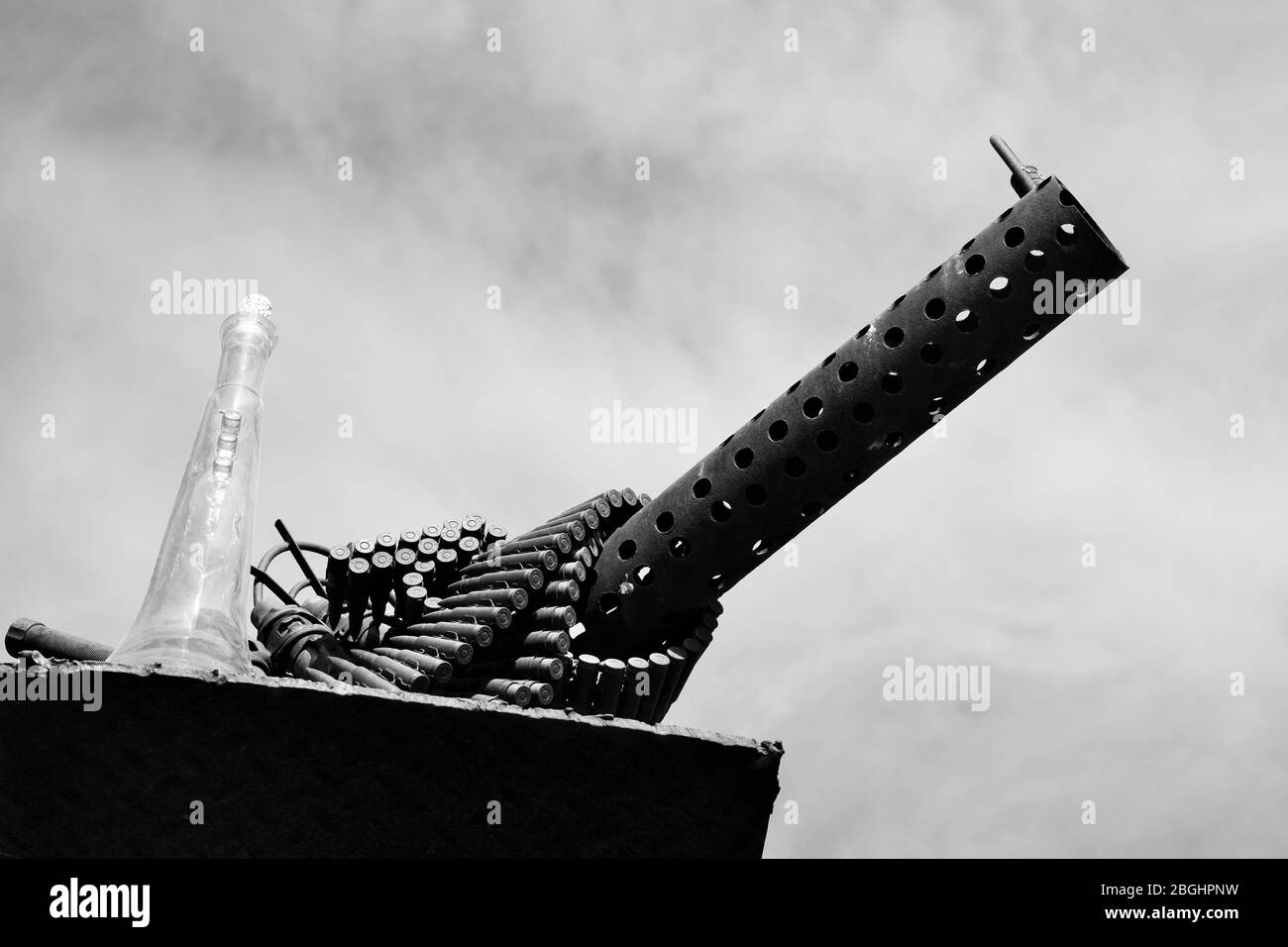 Pointing machine gun hi-res stock photography and images - Alamy