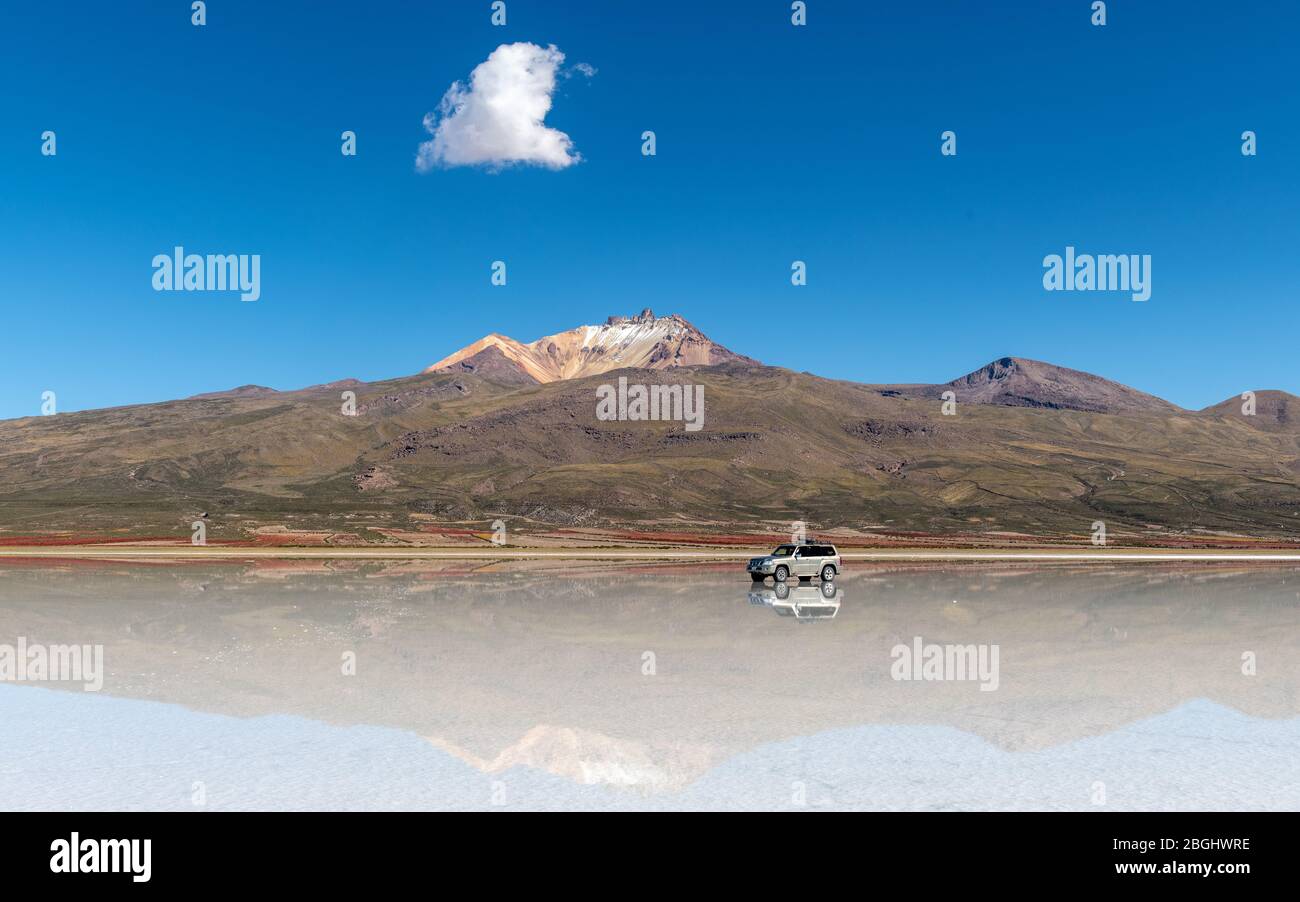 Salar de Uyuni, Salt Flats Uyuni, Bolivia whilst wet providing mirror ...