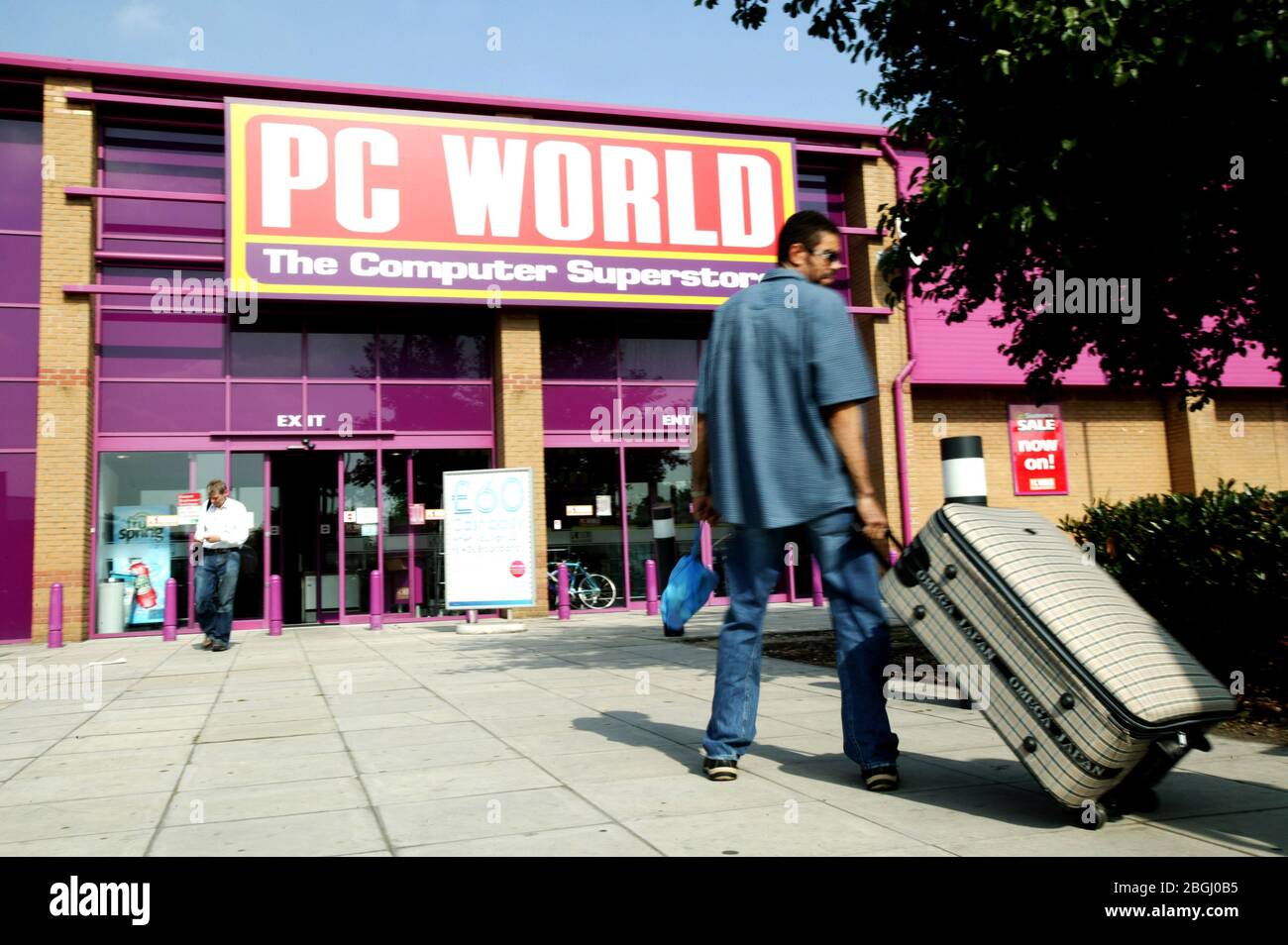 Pc world store customer hi-res stock photography and images - Alamy