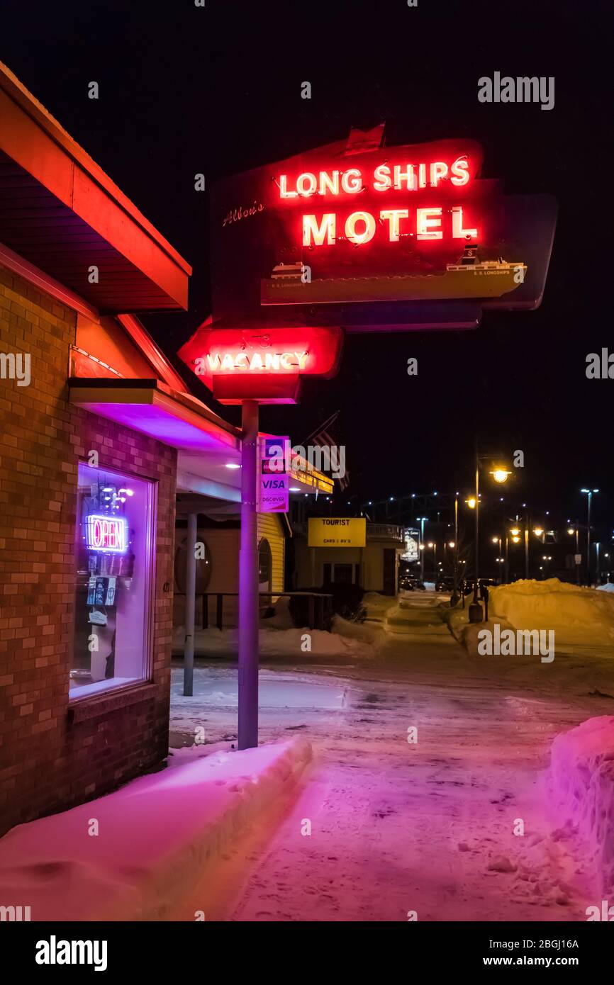 Long ships motel hi-res stock photography and images - Alamy