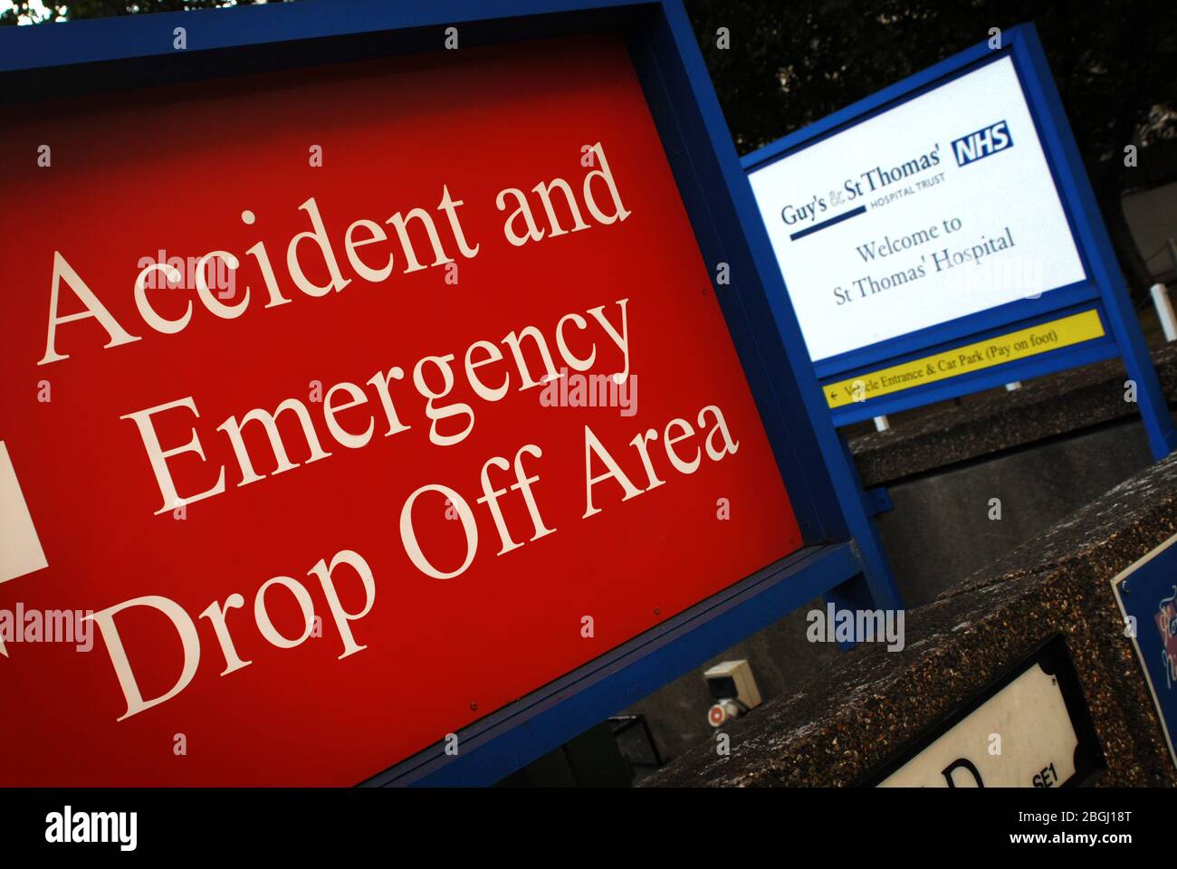 Accident and Emergency Drop Off Are sign, at St Thomas' Hospital ...