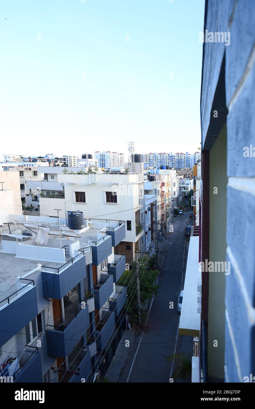 Empty india street hi-res stock photography and images - Alamy