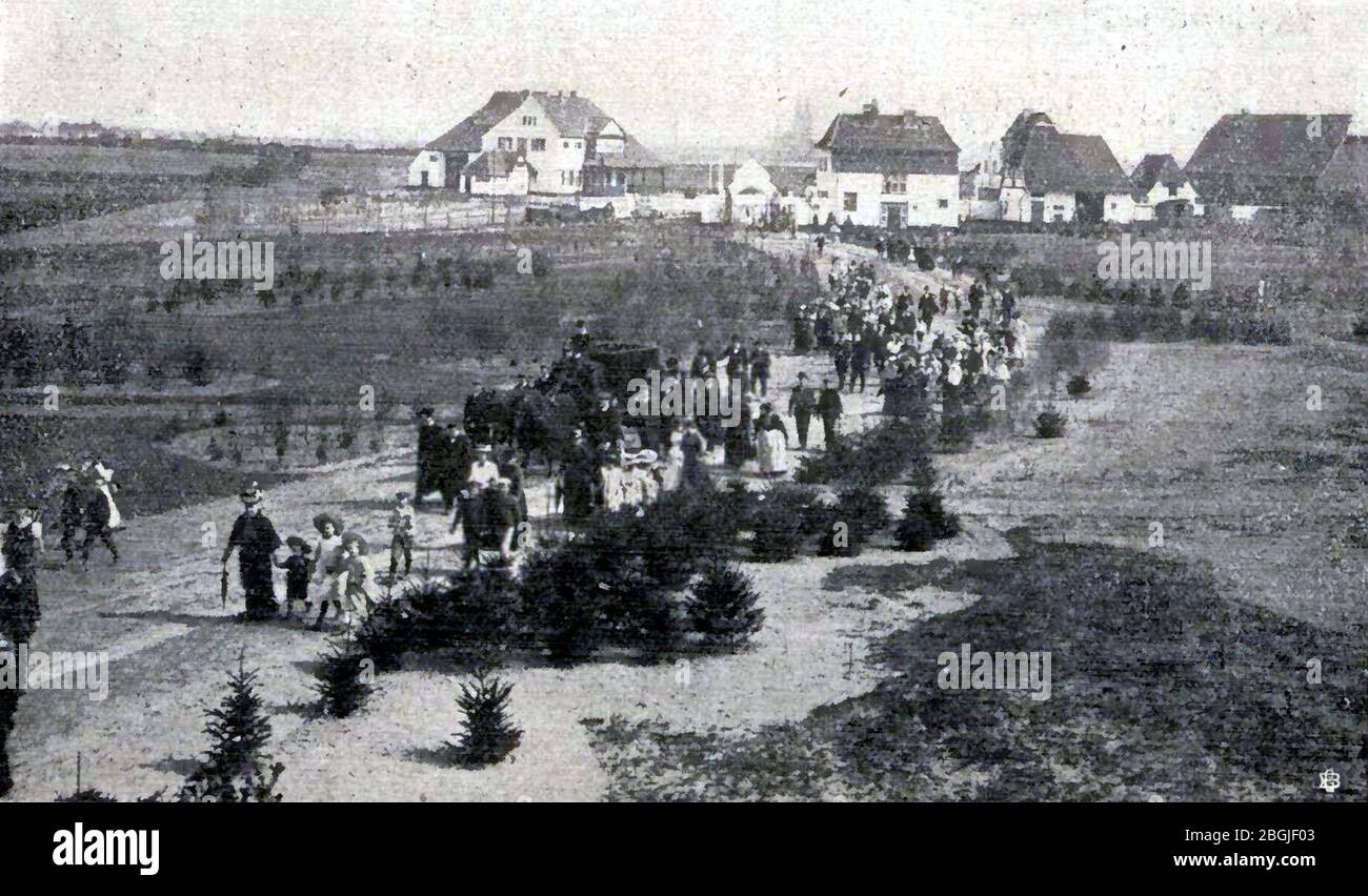 HL Damals – Vorwerker Friedhof – Eröffnung – Leichenzug Stock Photo - Alamy