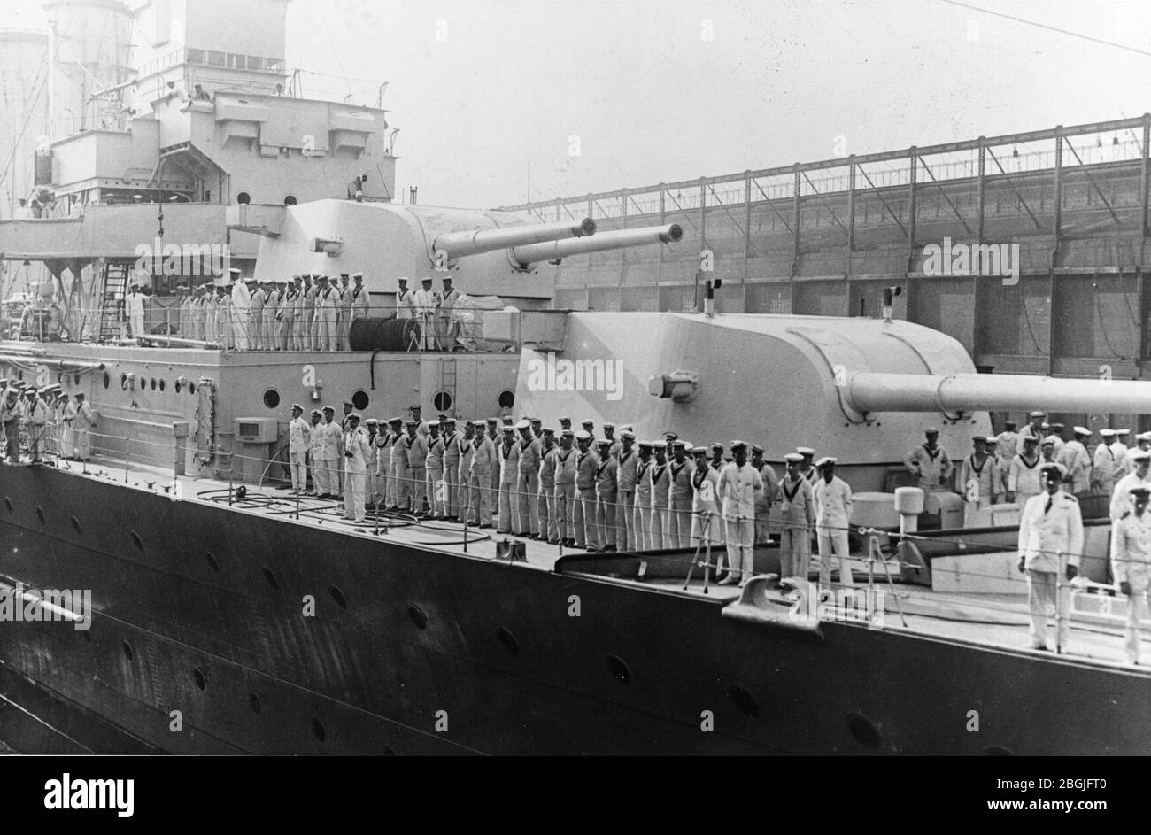 HMAS Australia (D84) docking at New York City in 1932 Stock Photo - Alamy