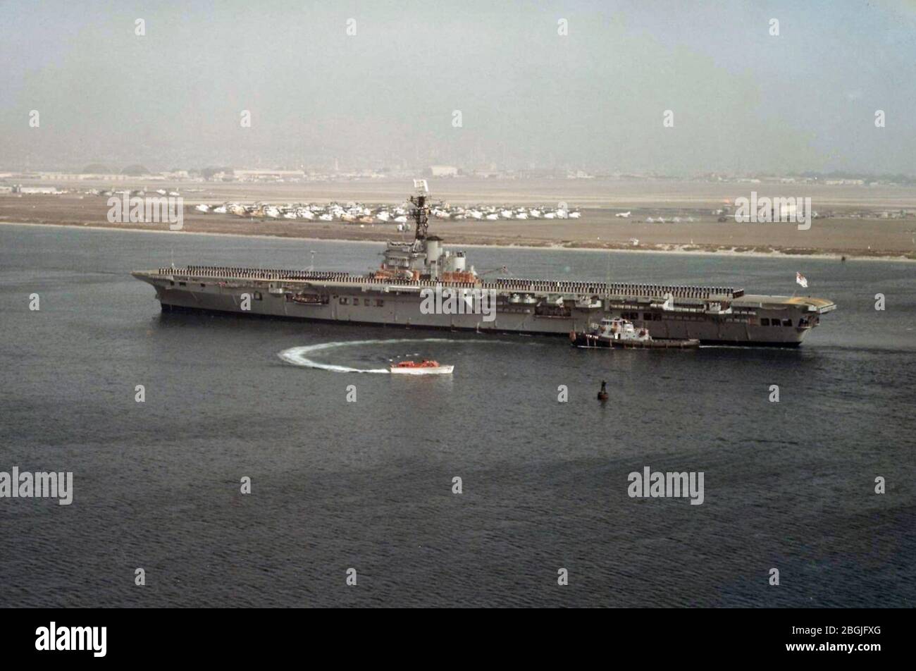 Hmas melbourne r21 hi-res stock photography and images - Alamy