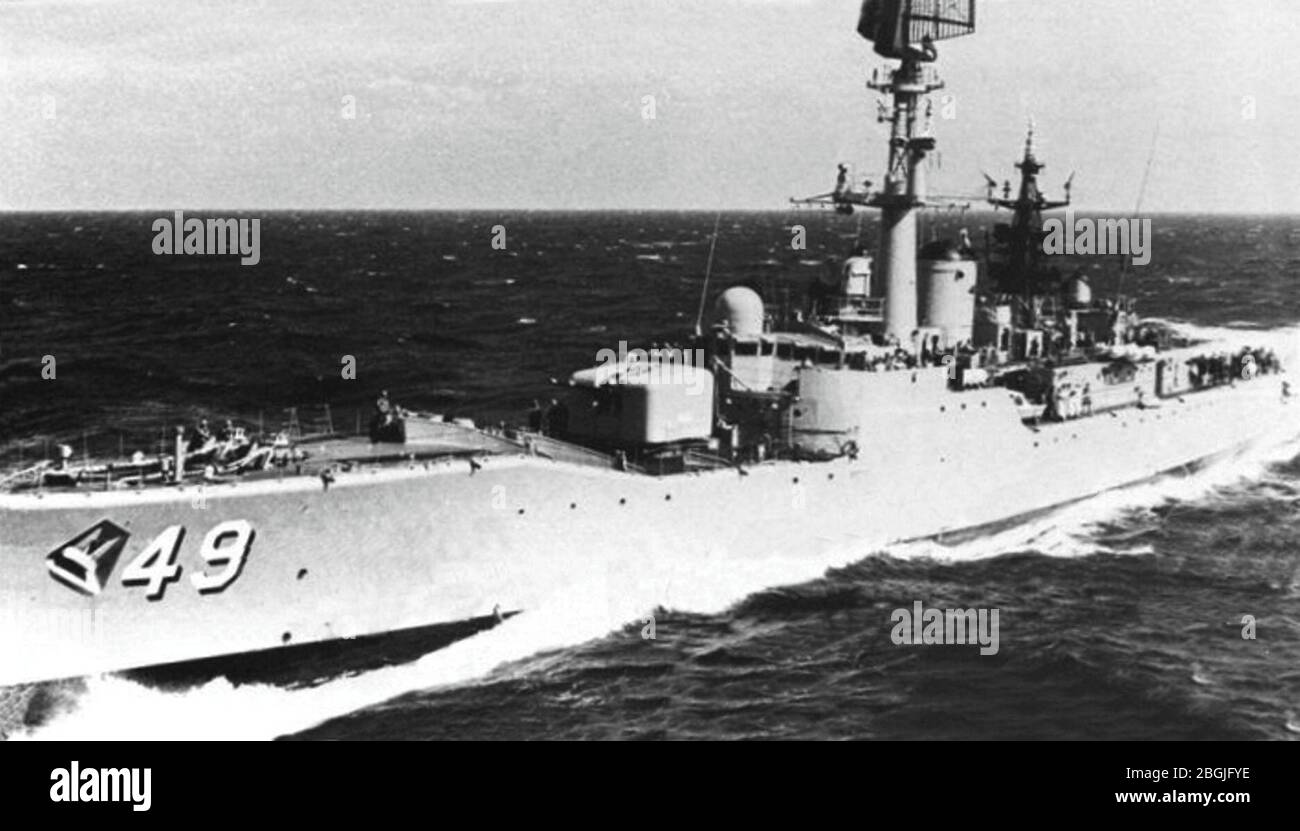 HMAS Derwent (DE 49) underway in the Pacific Ocean, in 1980 Stock Photo ...