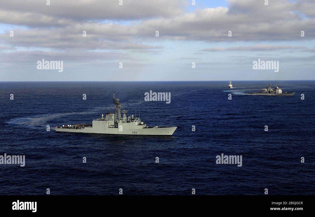 HMCS Algonquin (DDG-283 Stock Photo - Alamy