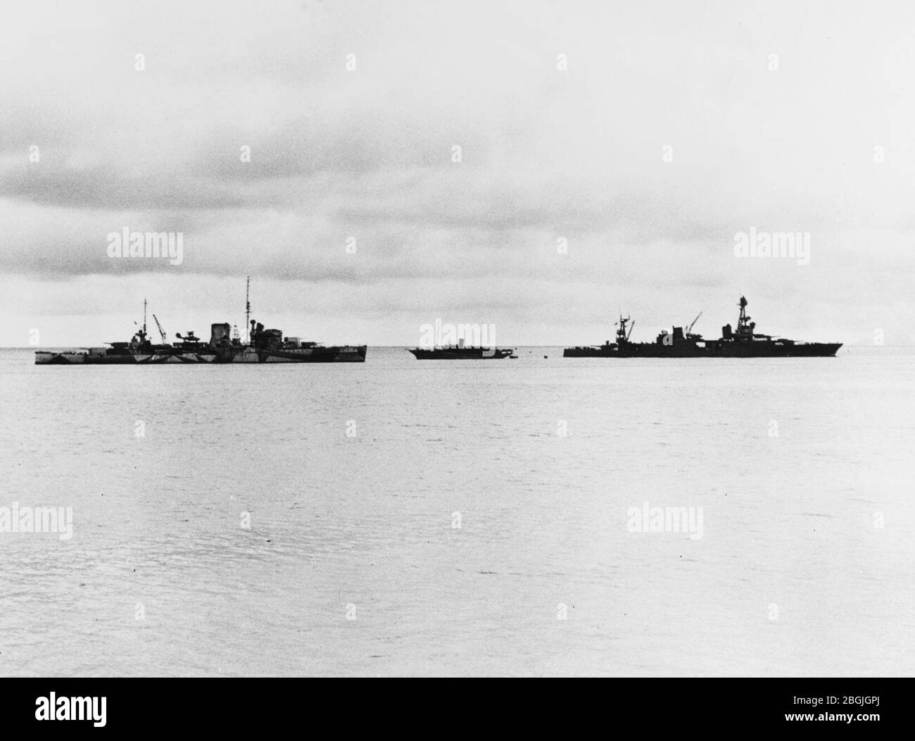 HMNZS Leander (75), USS Chicago (CA-29) and USS Niagara (PG-52) at ...