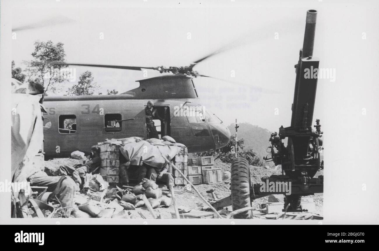 HMM-262 CH-46 at a firebase near the DMZ Stock Photo - Alamy