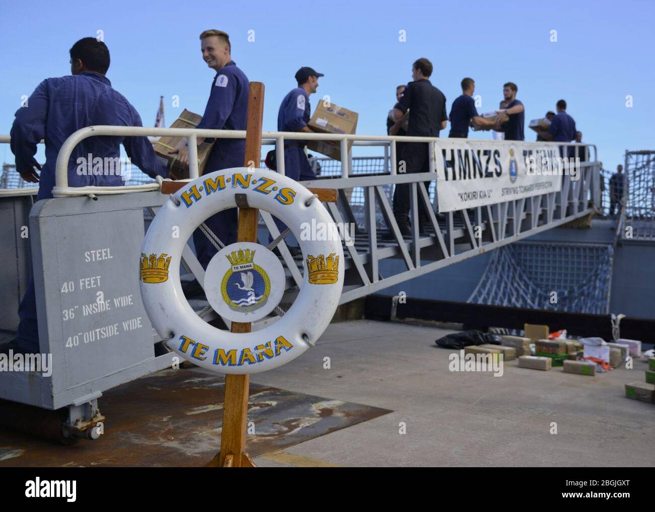 HMNZS Te Mana port visit 131123 Stock Photo - Alamy