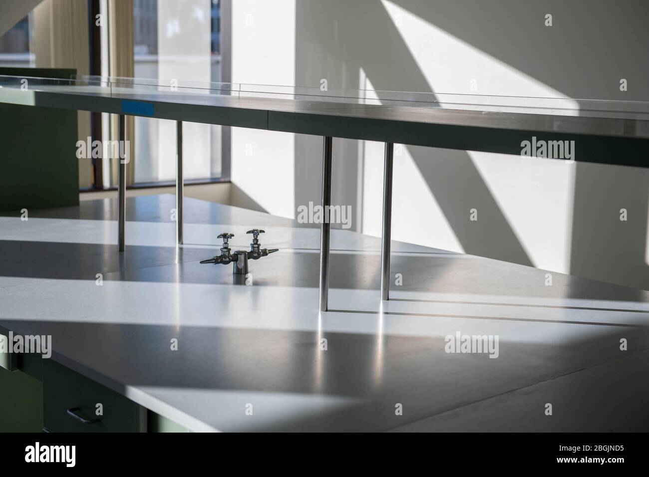 Lab bench hi-res stock photography and images - Alamy