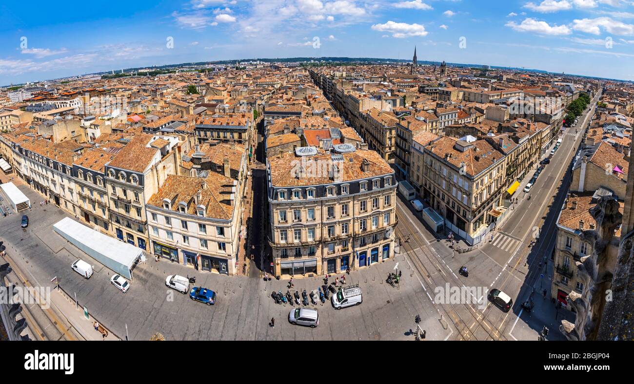 Skyline aerial view of Bordeaux old town, Nouvelle-Aquitaine region ...