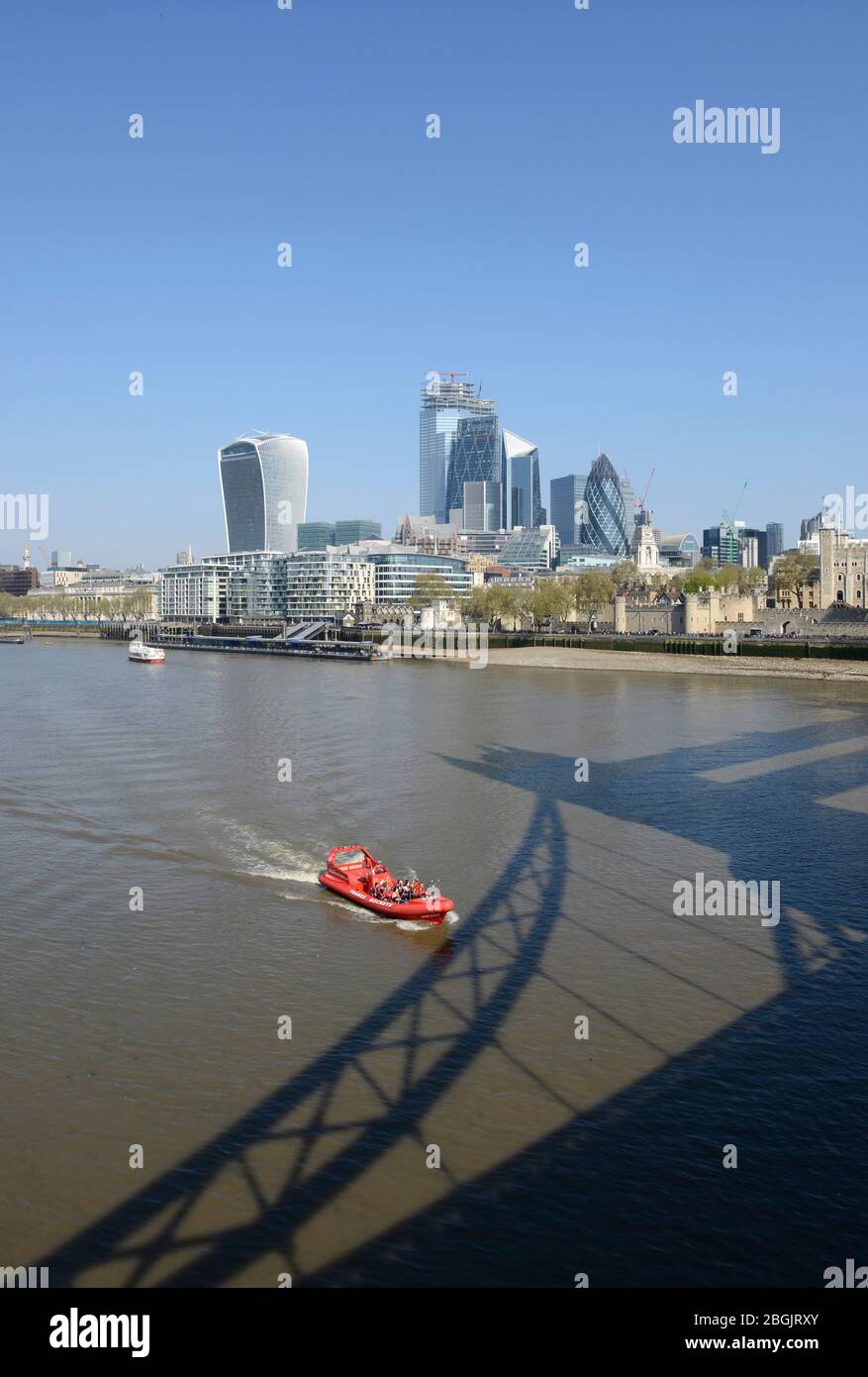 Buildings london bridge hi-res stock photography and images - Alamy