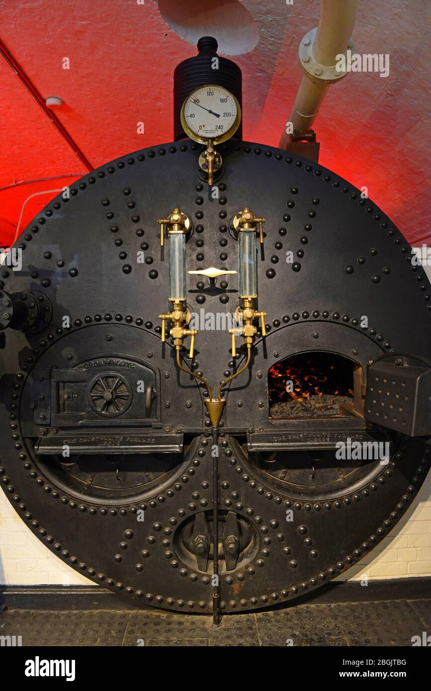 Beautifully restored components of Tower Bridge's old lifting mechanism ...