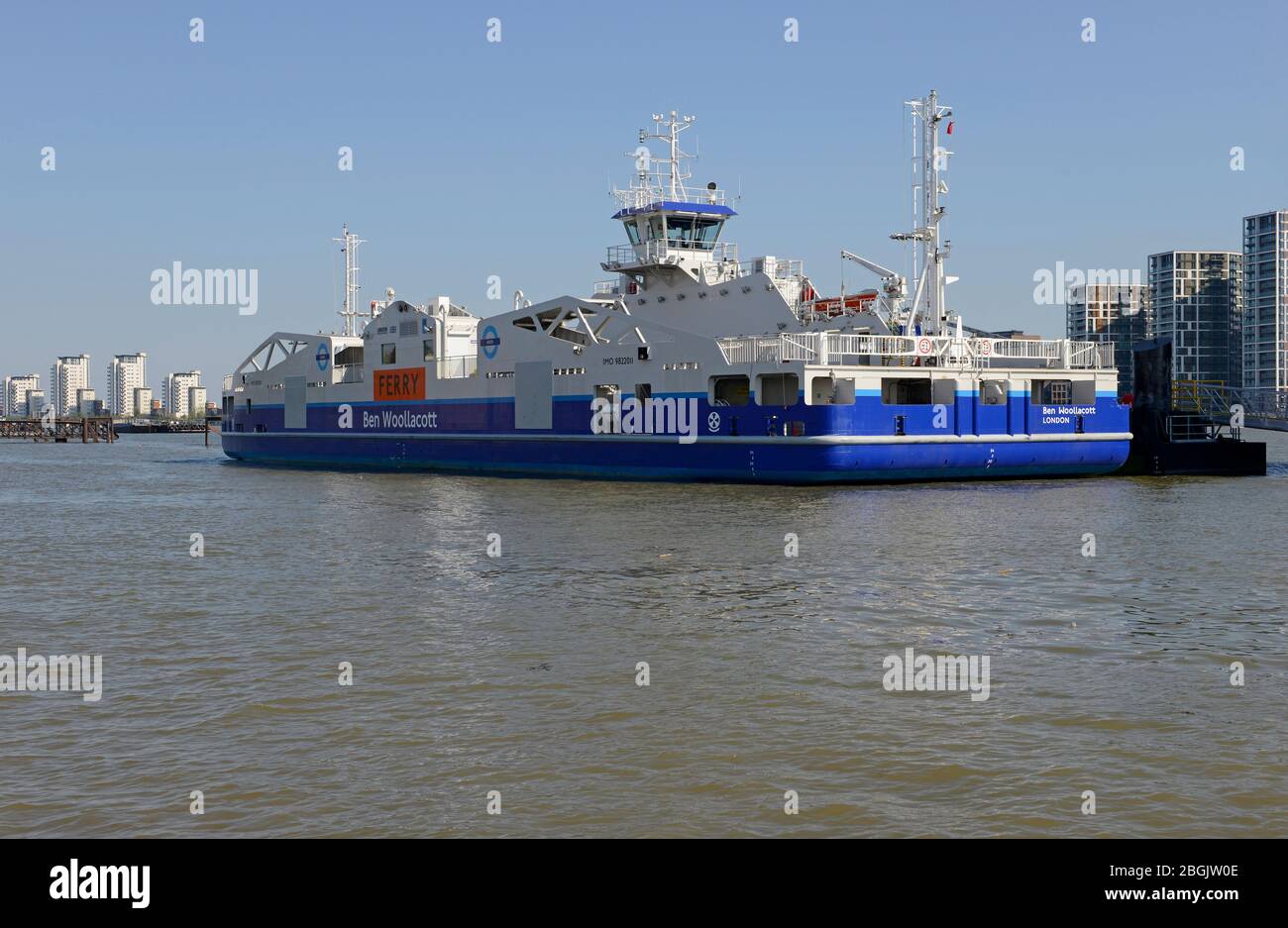 The Woolwich ferry service closes early on a bank holiday. London, UK ...