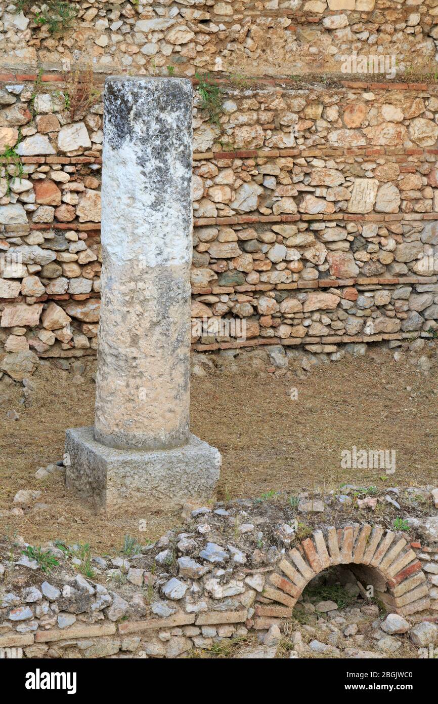 Roman cistern hi-res stock photography and images - Alamy