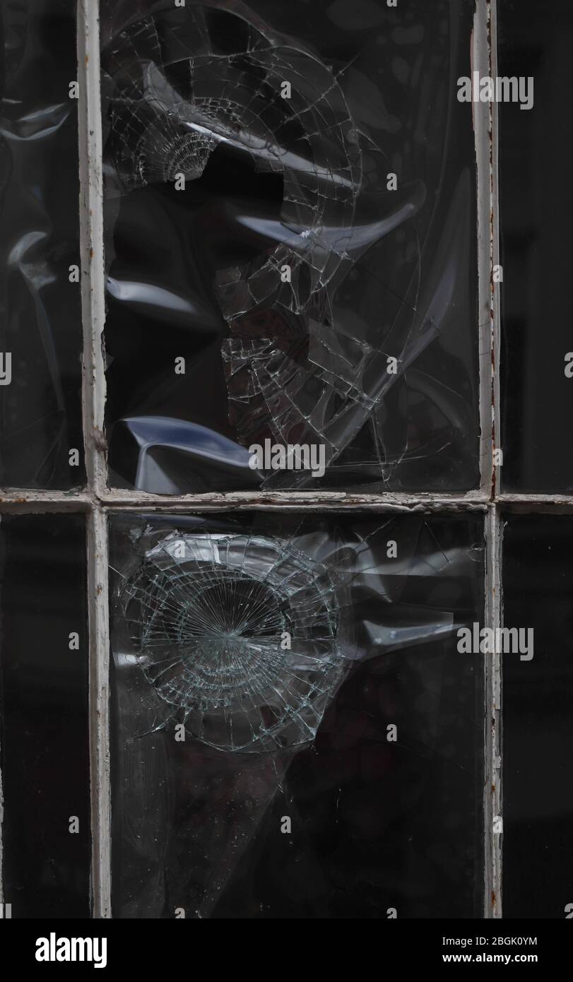 Two vertical cracks hi-res stock photography and images - Alamy