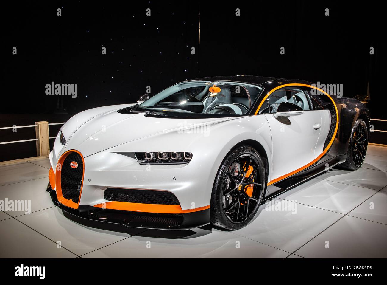 Bugatti w16 engine hi-res stock photography and images - Alamy