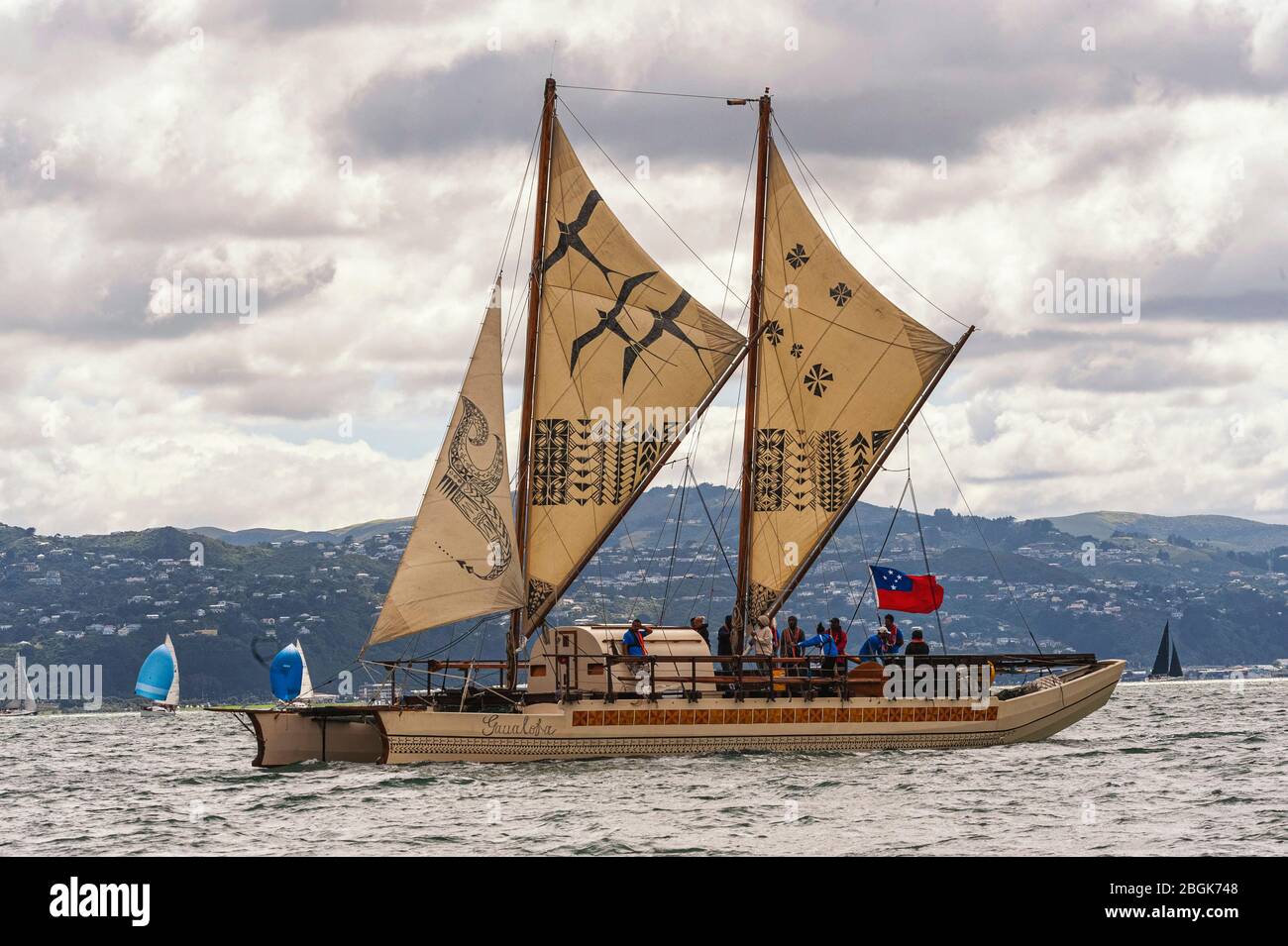 Maori sailing canoe maori waka hi-res stock photography and images - Alamy
