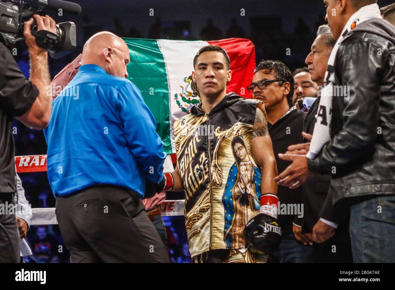 The Mexican boxer originally from Sonora Nogales, Oscar Valdez (gold ...