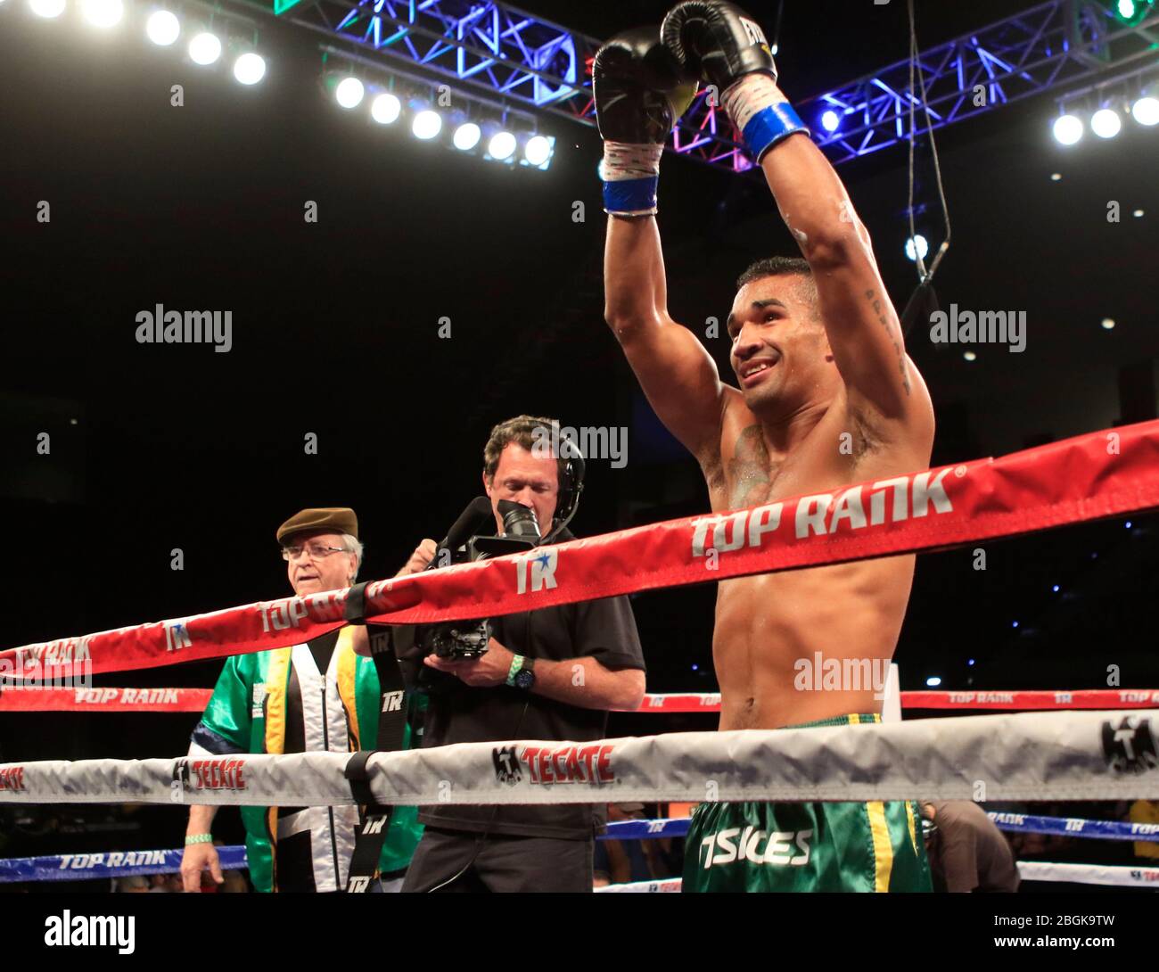 The Brazilian fighter Falcao Dodge (green) won by knockout Mexican boxer Hector Munoz, on the ...