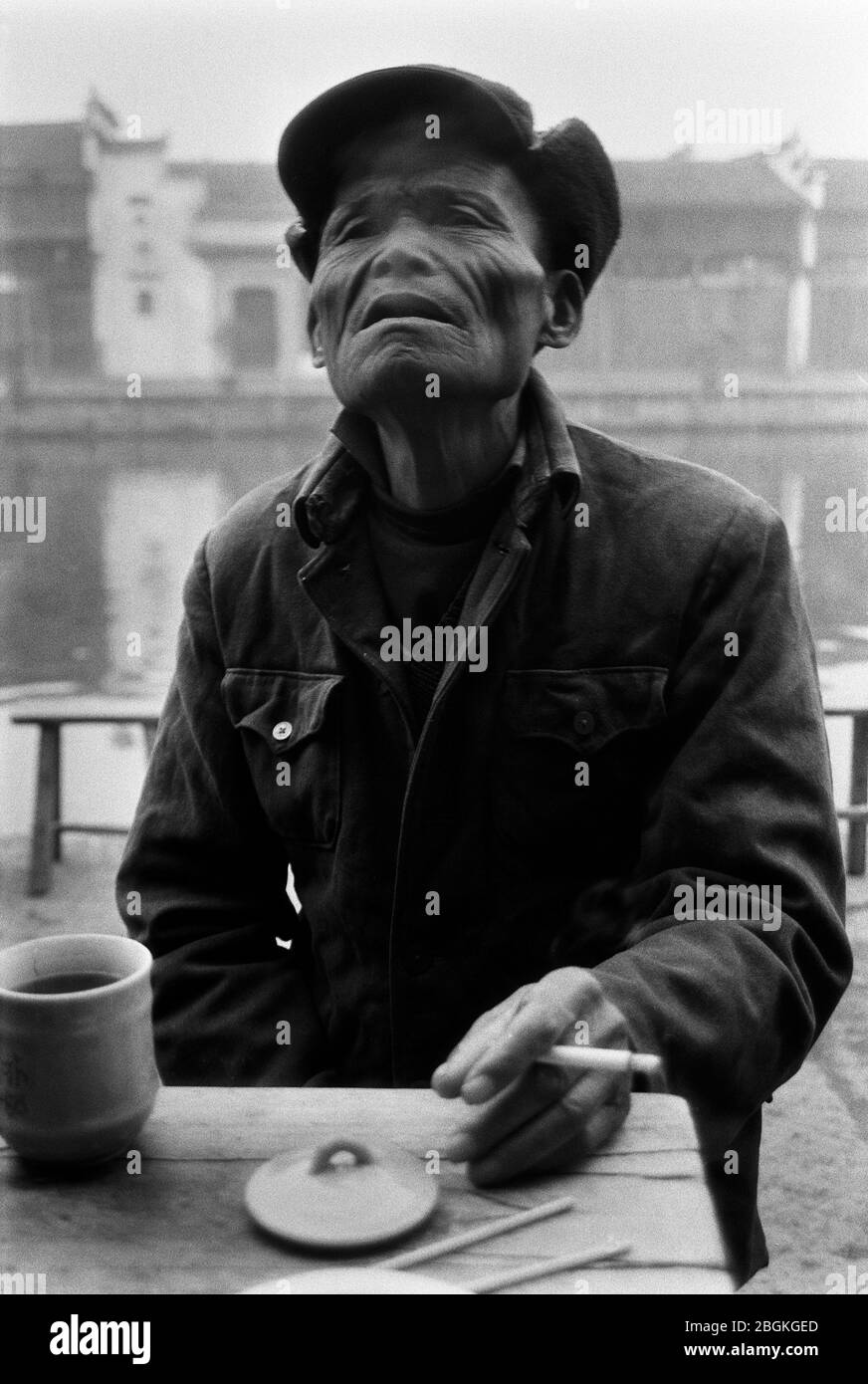 Idle men hi-res stock photography and images - Alamy