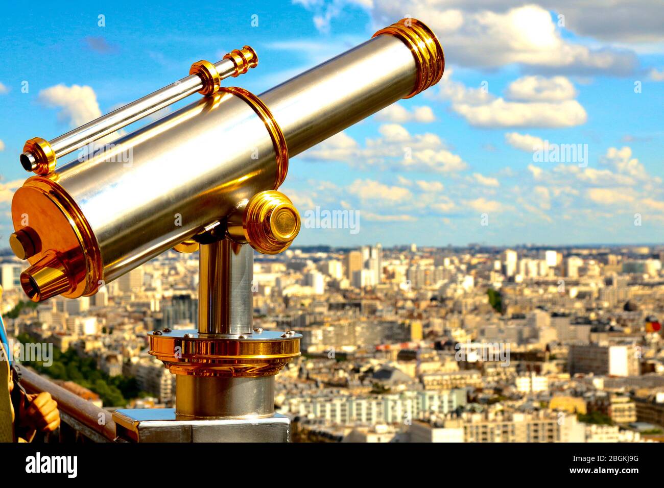 Telescope at top of eiffel tower hi-res stock photography and images ...