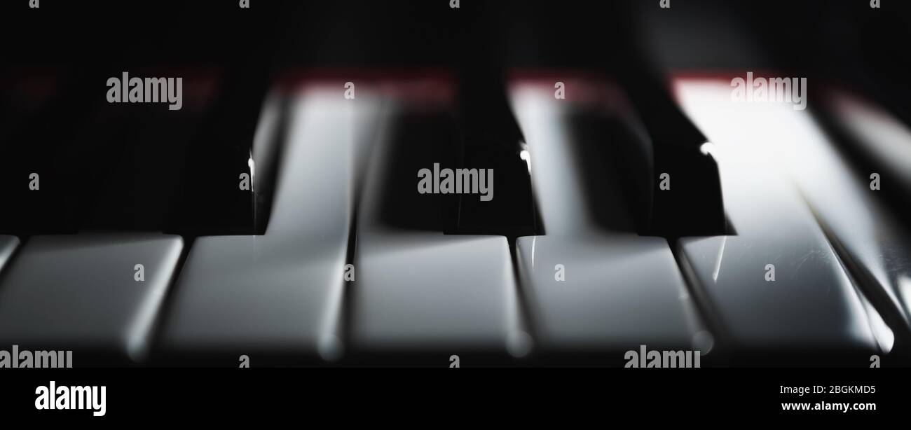 Grand piano side view hi-res stock photography and images - Alamy