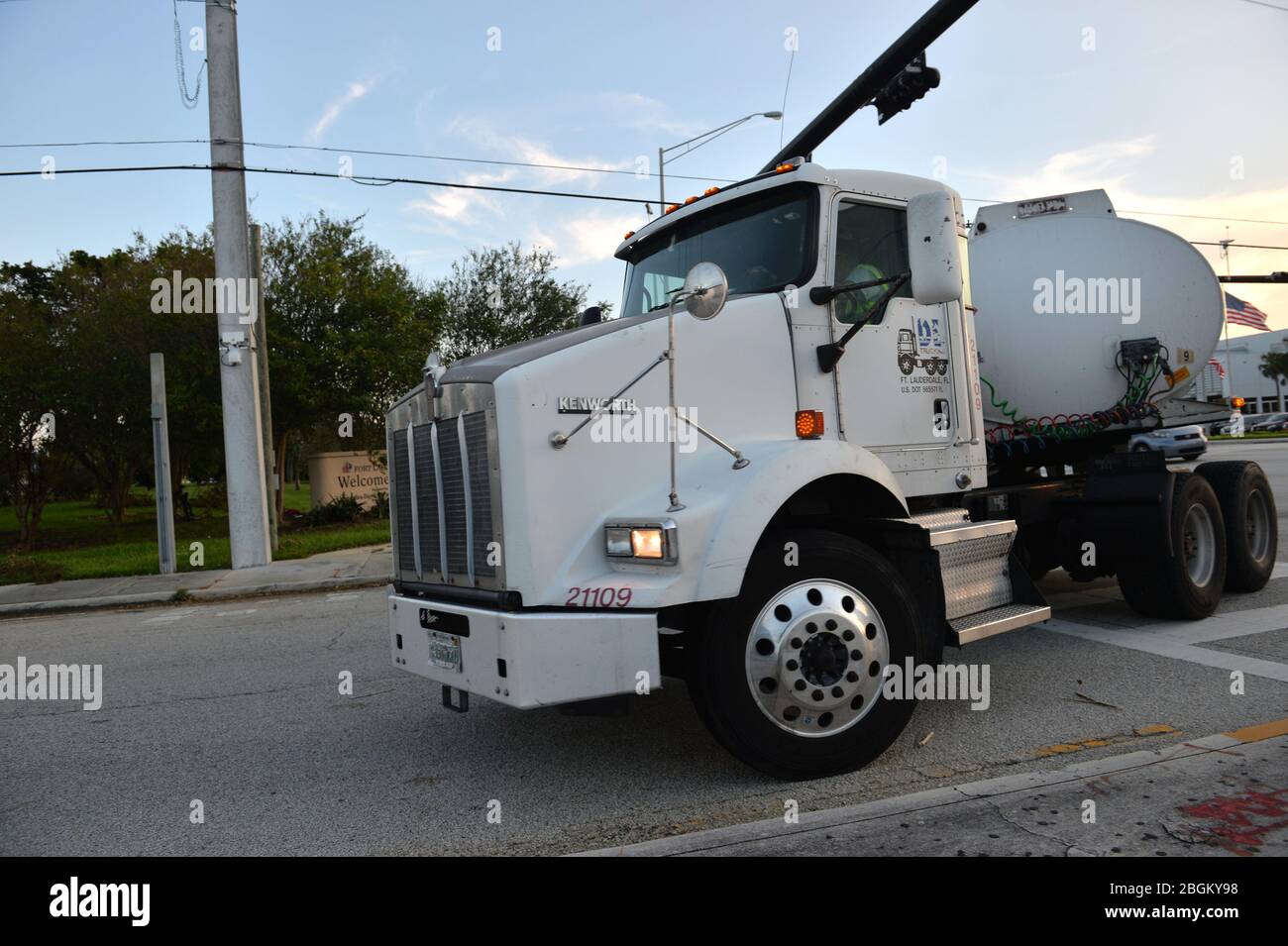 Crude oil photos hi-res stock photography and images - Alamy