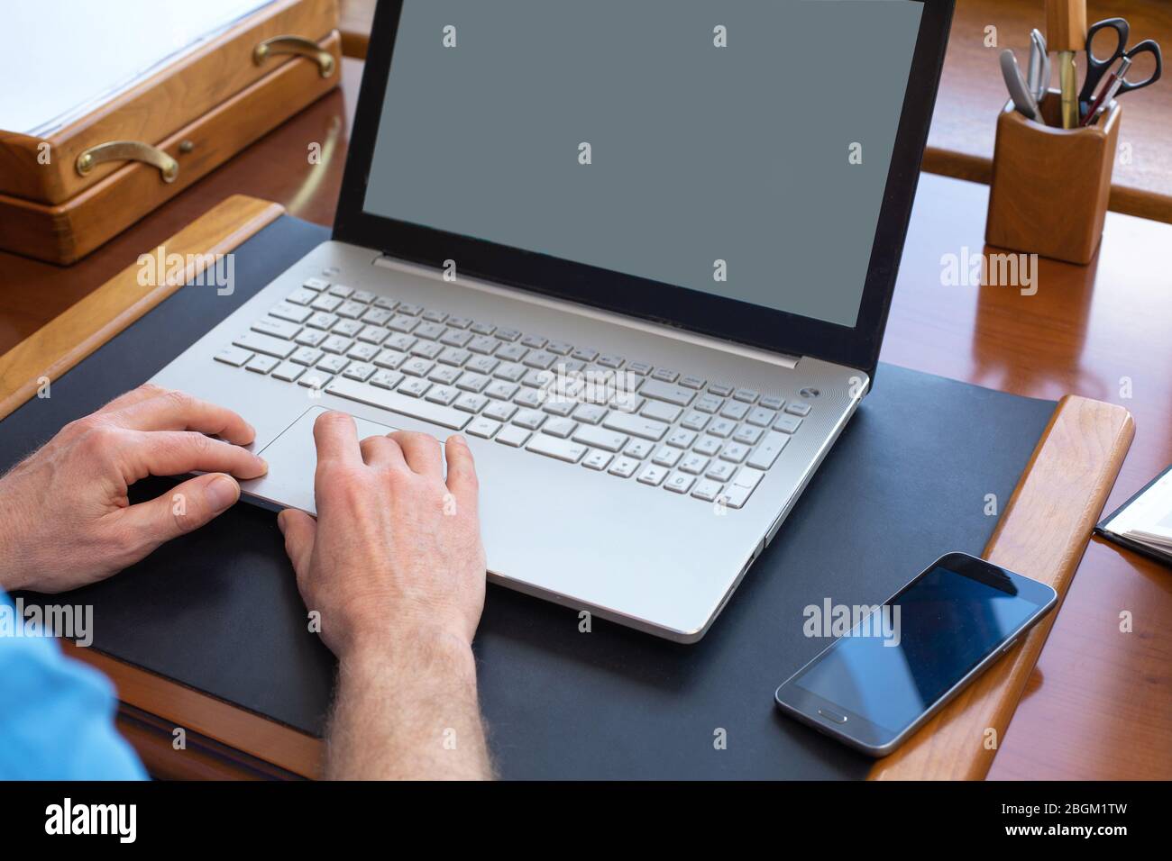 Man's hands typing on laptop keyboard with blank screen Stock Photo - Alamy