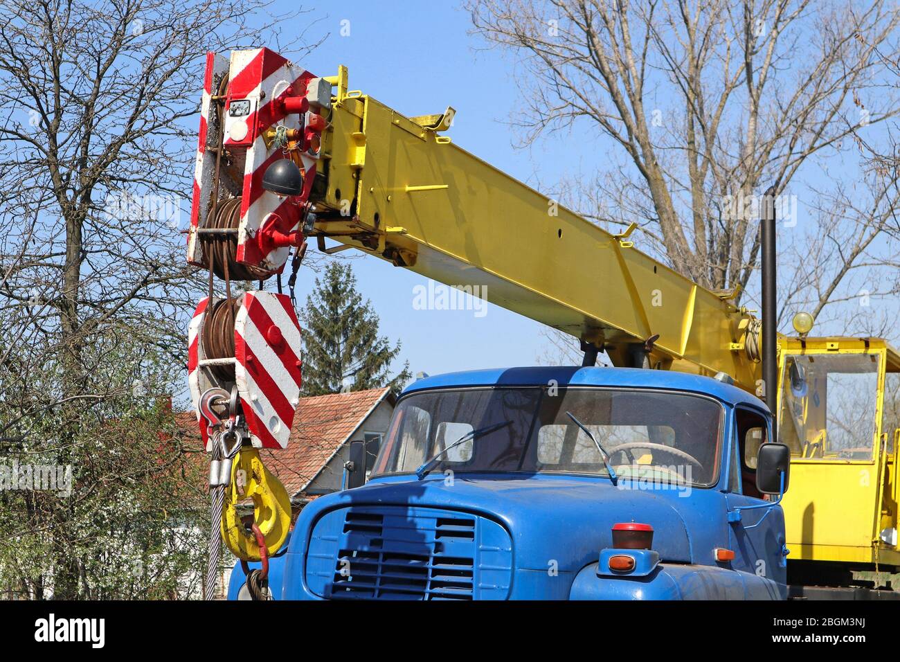 Auto crane hi-res stock photography and images - Alamy