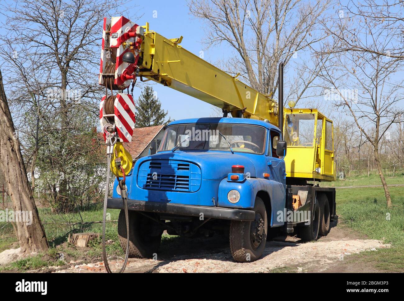 Auto crane hi-res stock photography and images - Alamy