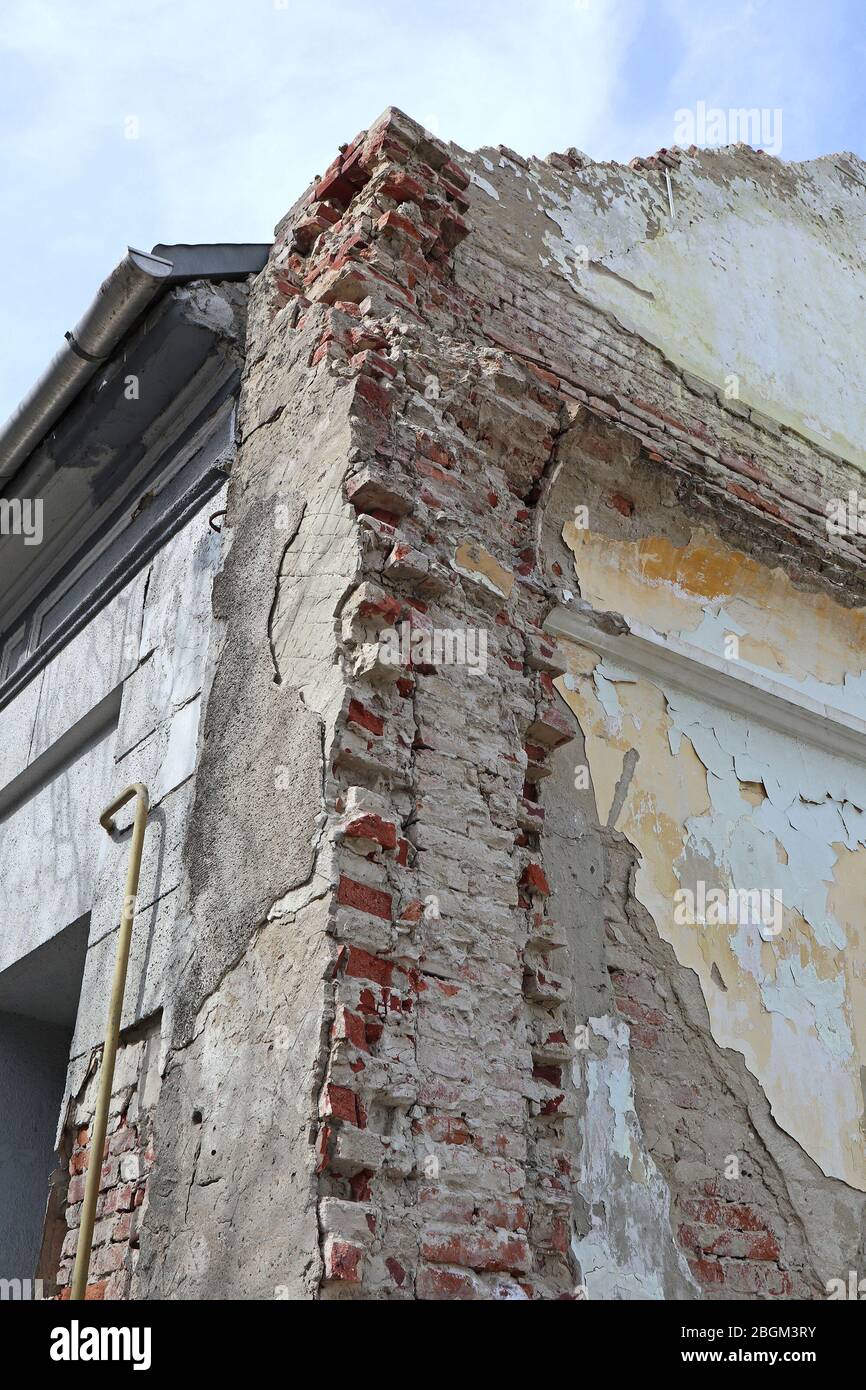 Demolition of an old building Stock Photo - Alamy