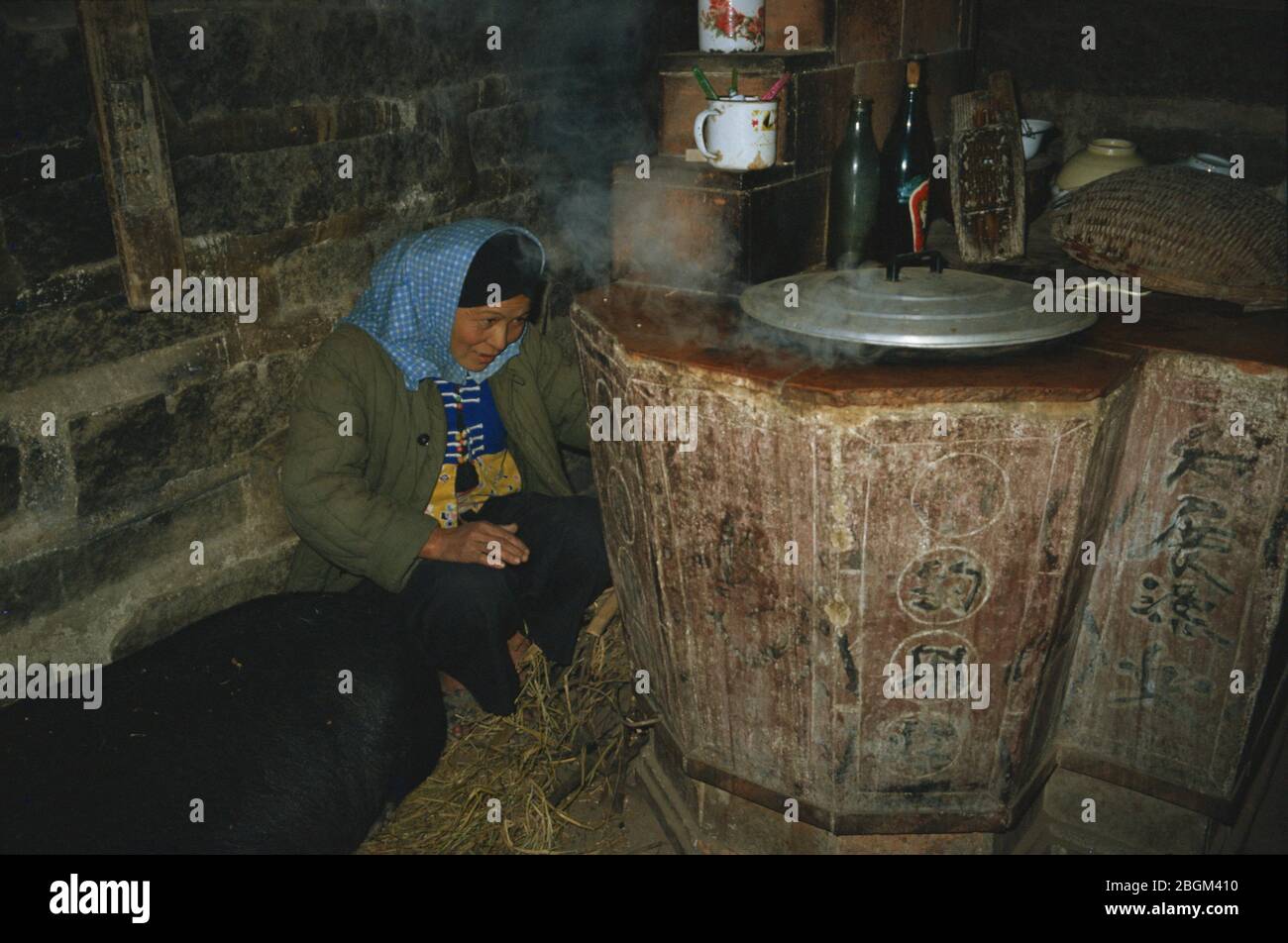 Fujian Hui'an girl cooking over fire Stock Photo - Alamy