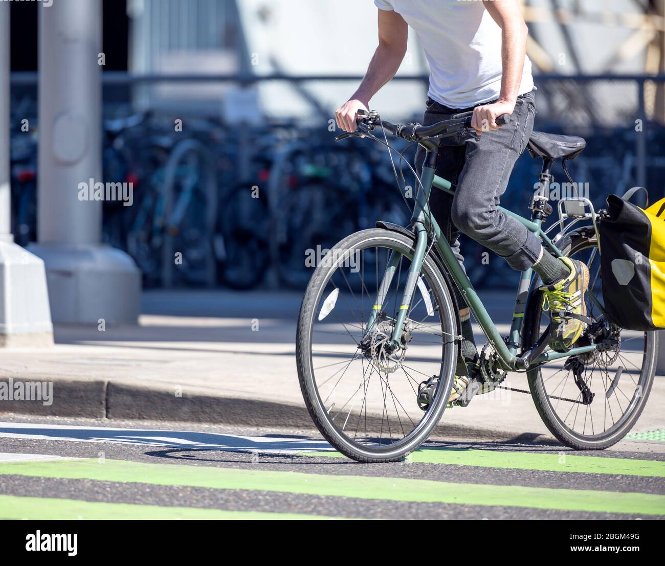 Pedestrians using pedestrian crossing cross hi-res stock photography ...