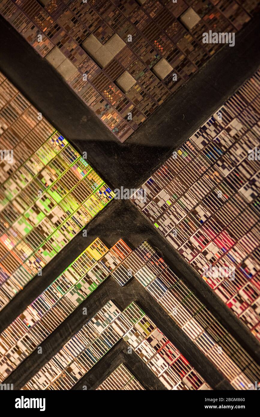 Silicon wafer chip hi-res stock photography and images - Alamy