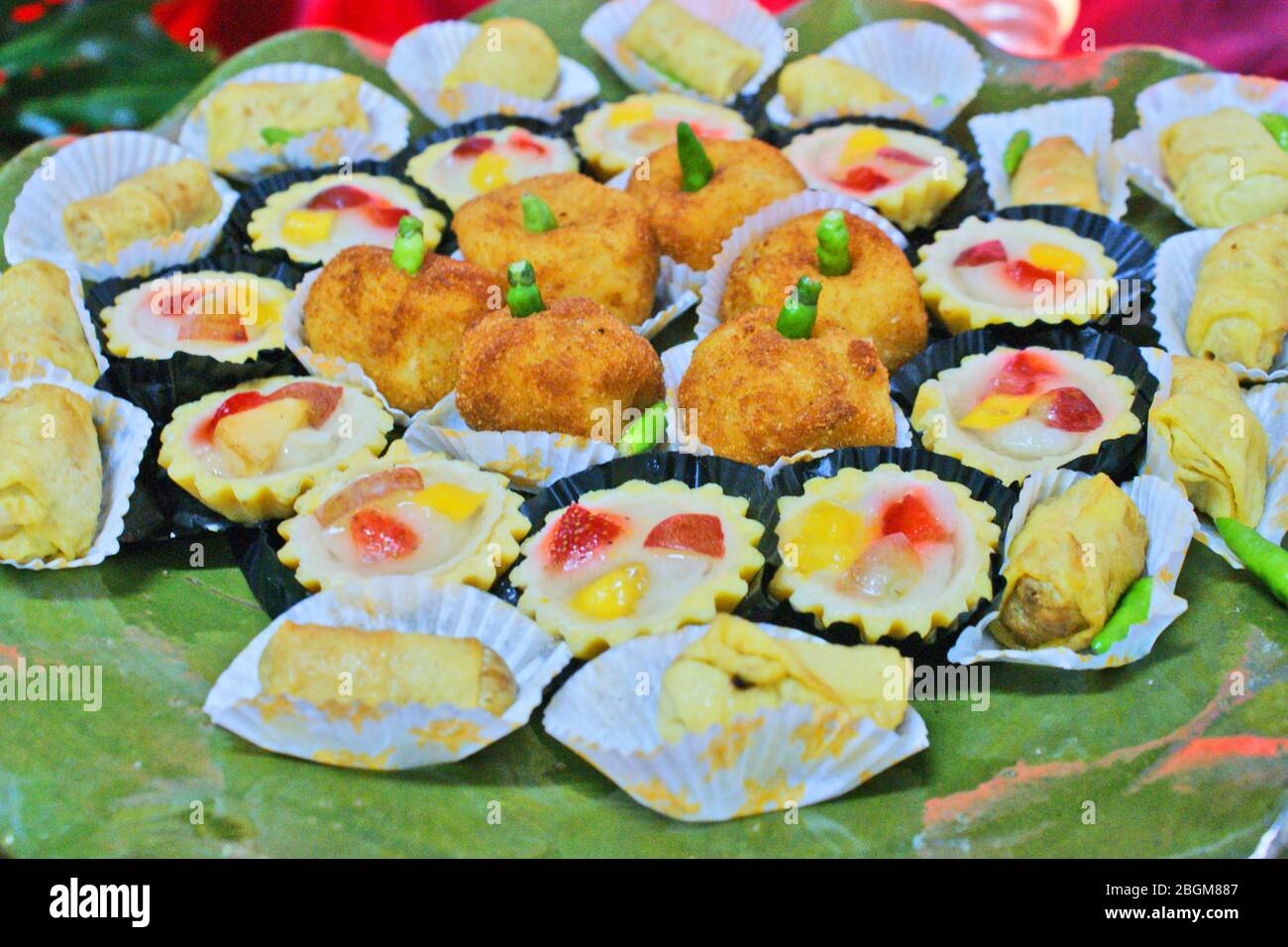 Little yummy cakes hi-res stock photography and images - Alamy