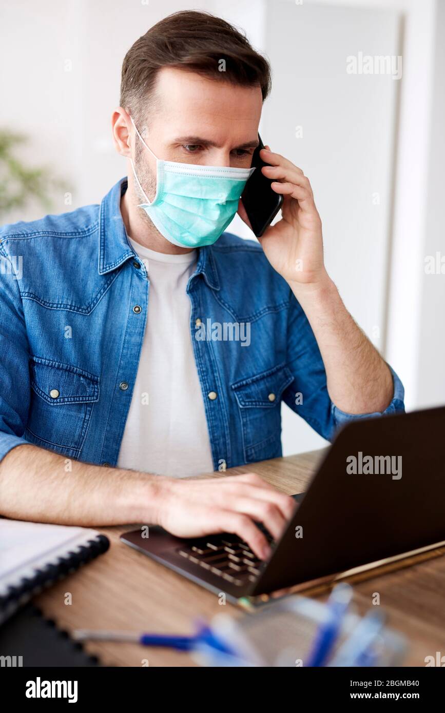 Multitasking man hi-res stock photography and images - Alamy