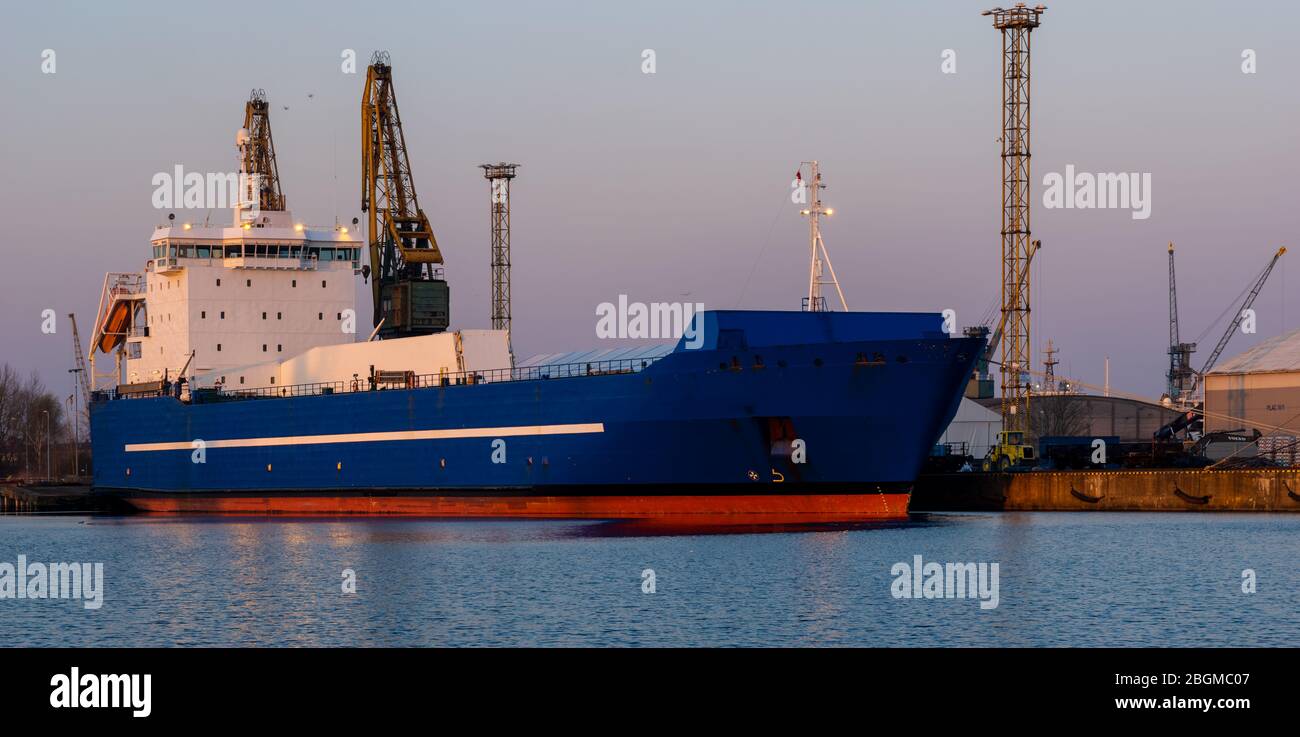 bulk cargo ship at the port quay on a beautiful sunny morning Stock ...