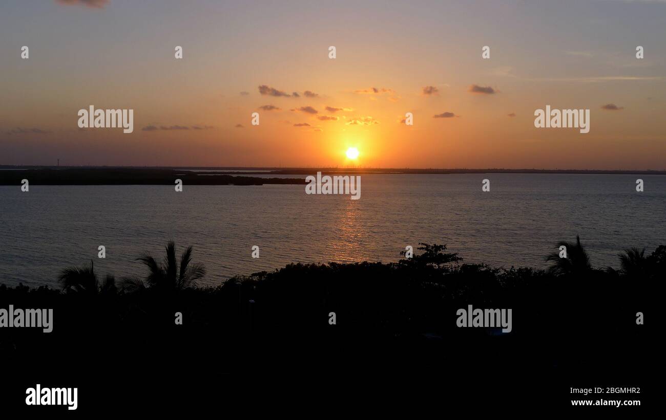Landscape magnificent sunset on the ocean. Mexico Stock Photo - Alamy