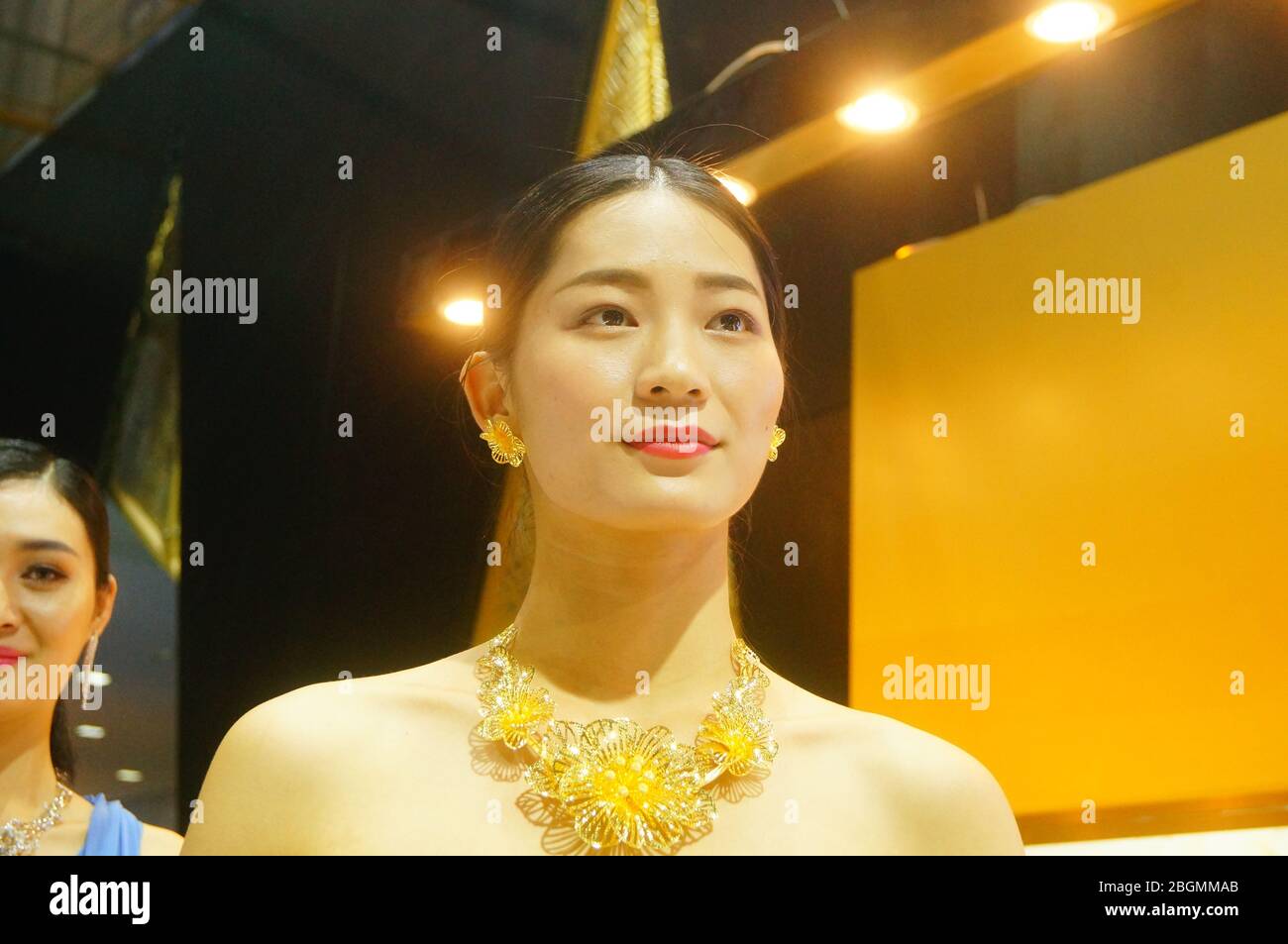 Female models display new gold jewelry Stock Photo - Alamy