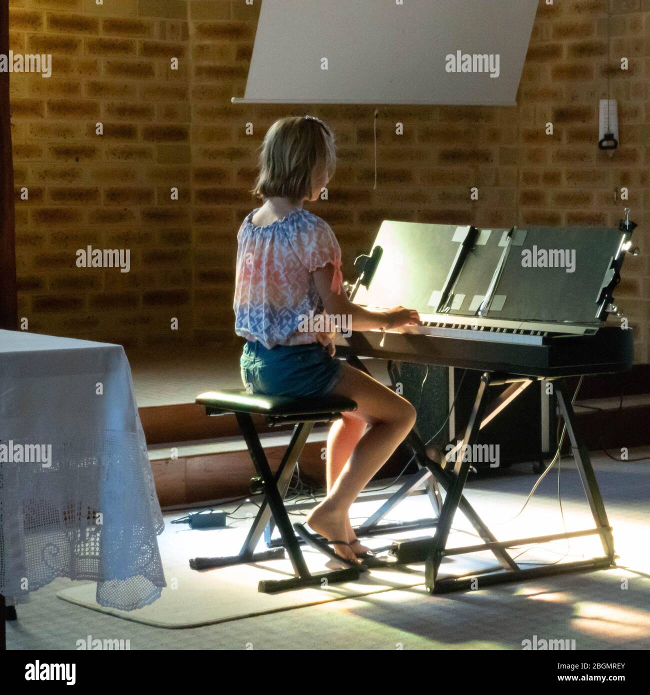 The piano player, girl playing the piano Stock Photo - Alamy