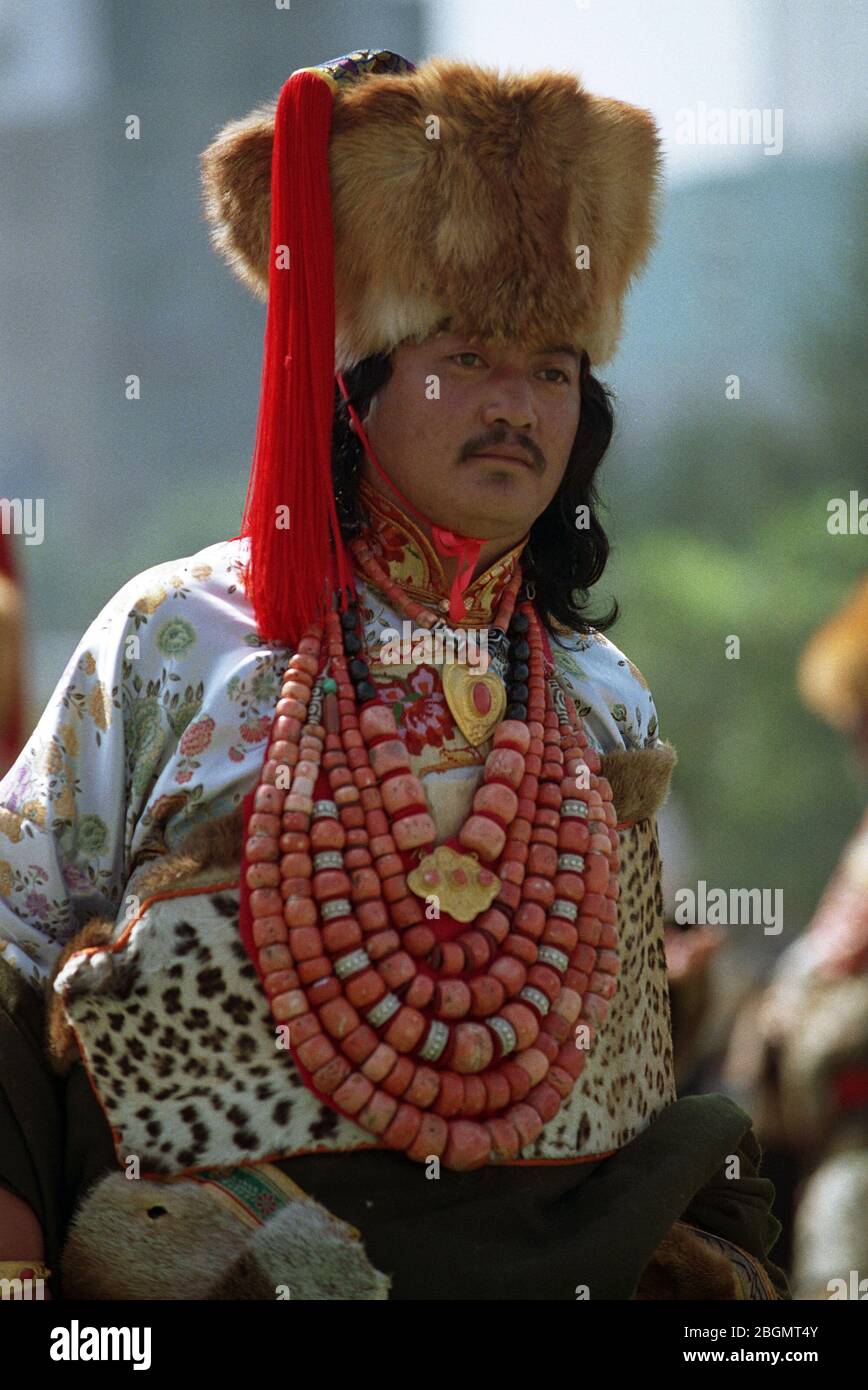 Man indigenous people china hi-res stock photography and images - Alamy