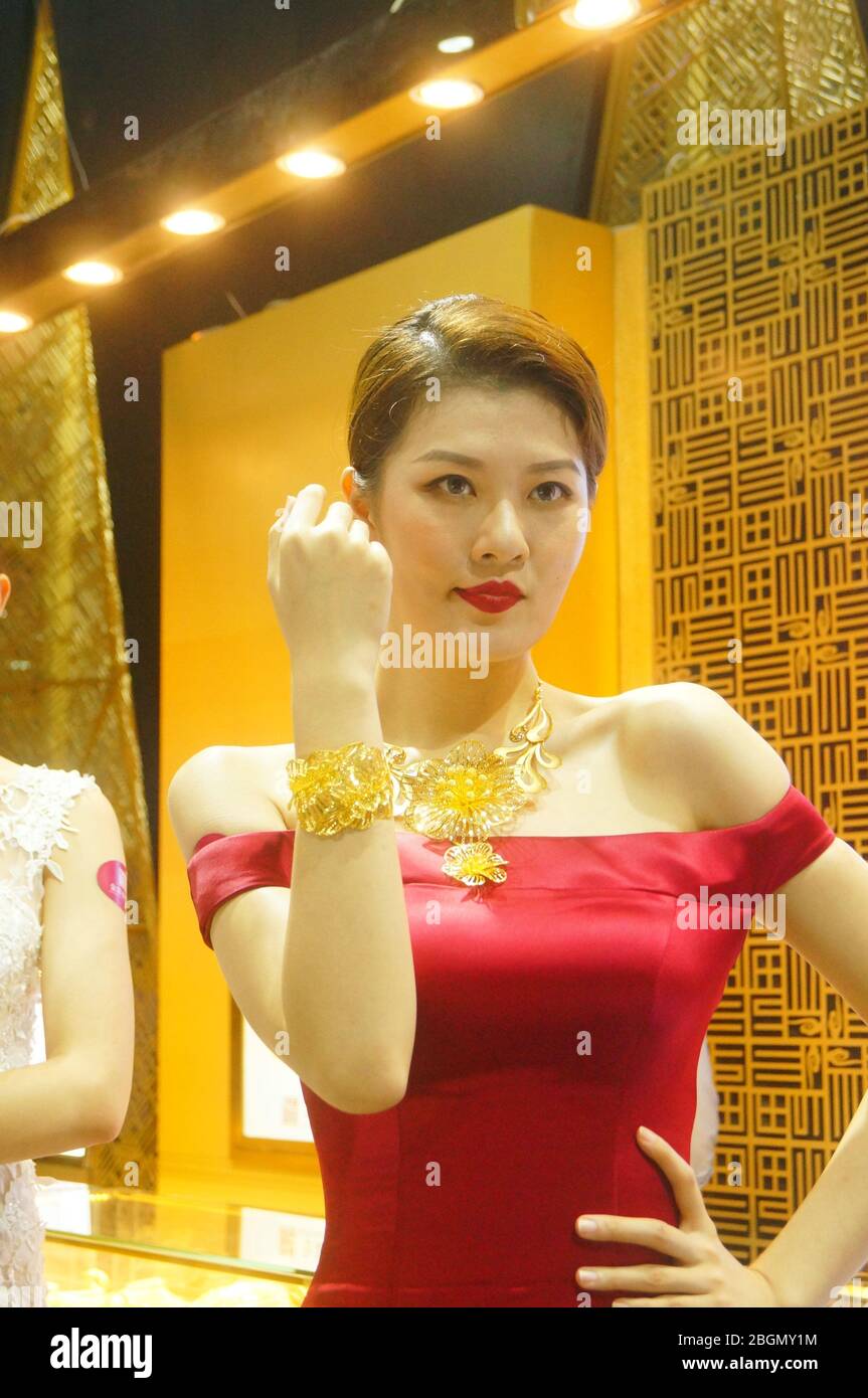 Gold jewelry exhibitions hi-res stock photography and images - Alamy