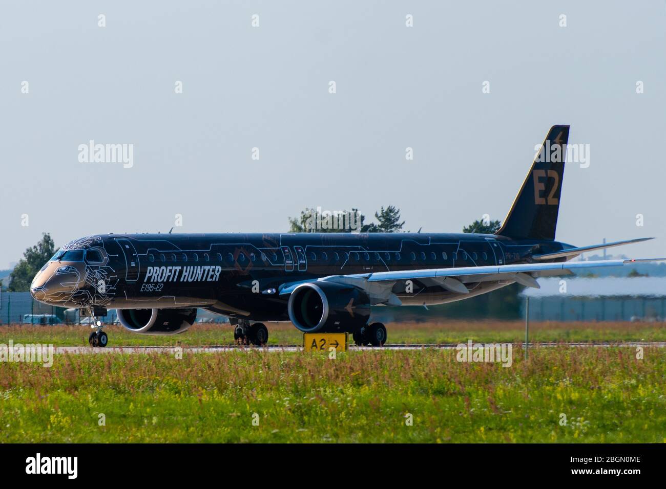 Embraer e195 e2 hi-res stock photography and images - Alamy