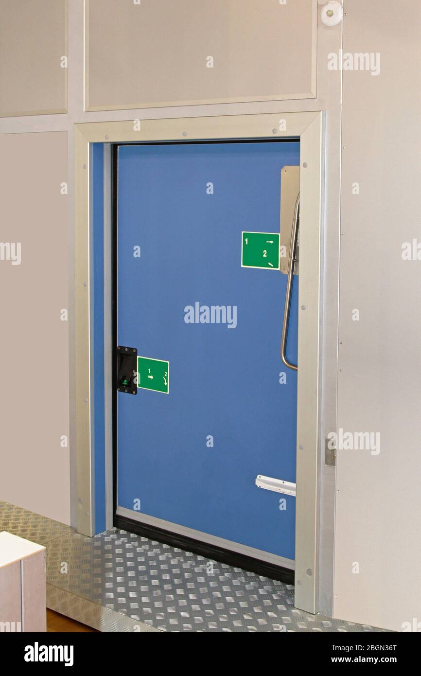 Reefer door hi-res stock photography and images - Alamy