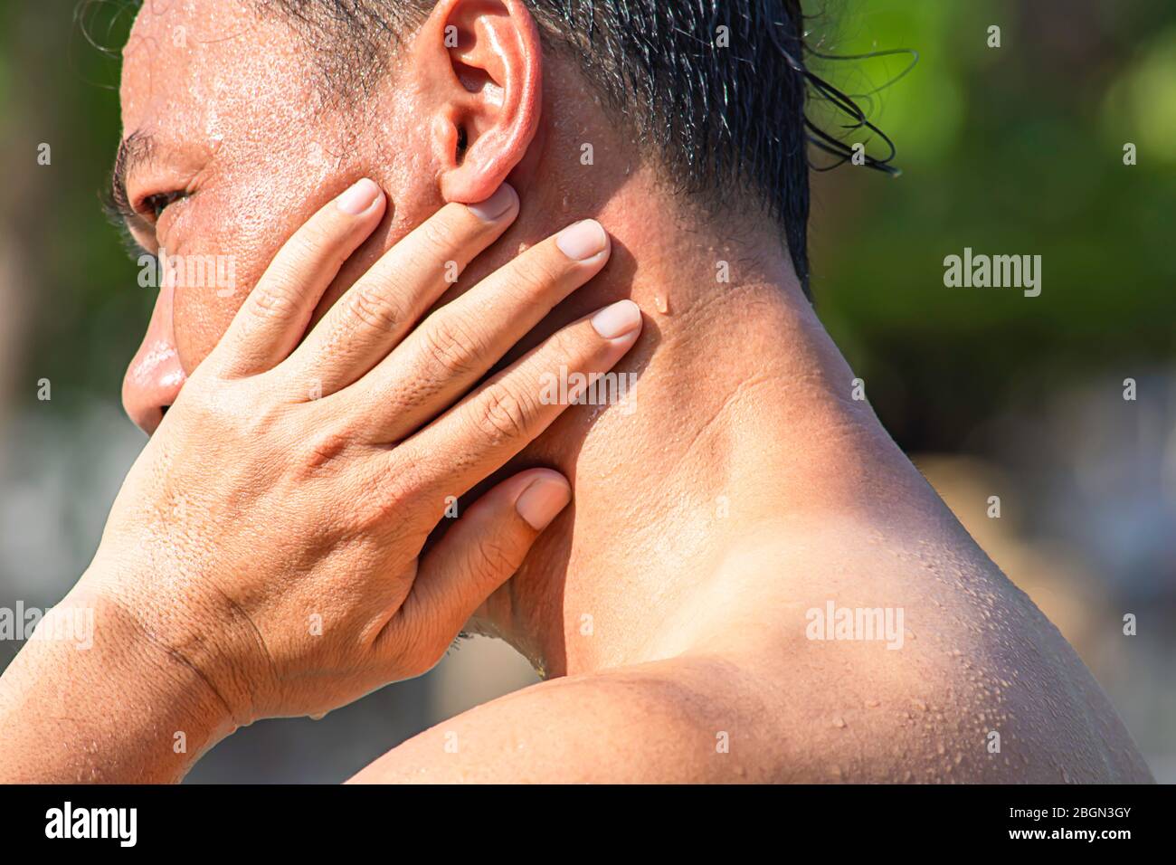 The hand grips the neck that inflammation from a sports injury Stock ...