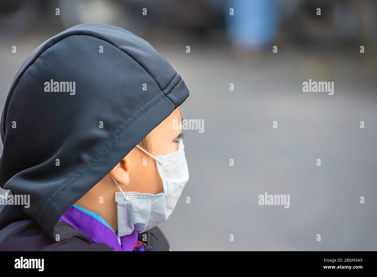 Boys wearing mask hi-res stock photography and images - Alamy