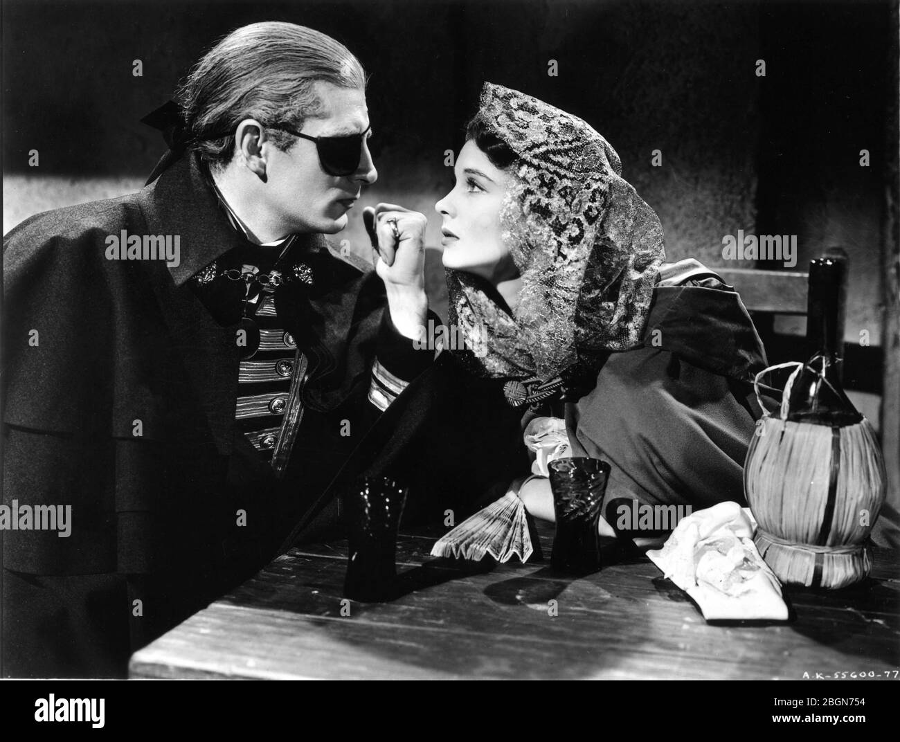 LAURENCE OLIVIER as Nelson and VIVIEN LEIGH as Emma, Lady Hamilton in ...